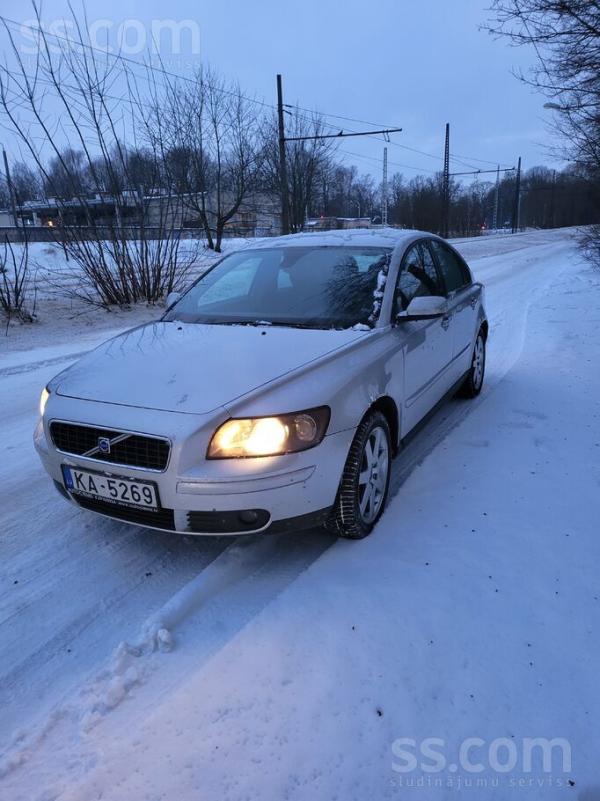 Volvo S40 2004 in Riga, with an engine capacity of 1.80 L and mileage of 329 thousand km for 1300 €, photo 3 on AUTOMOTO.COM.LV