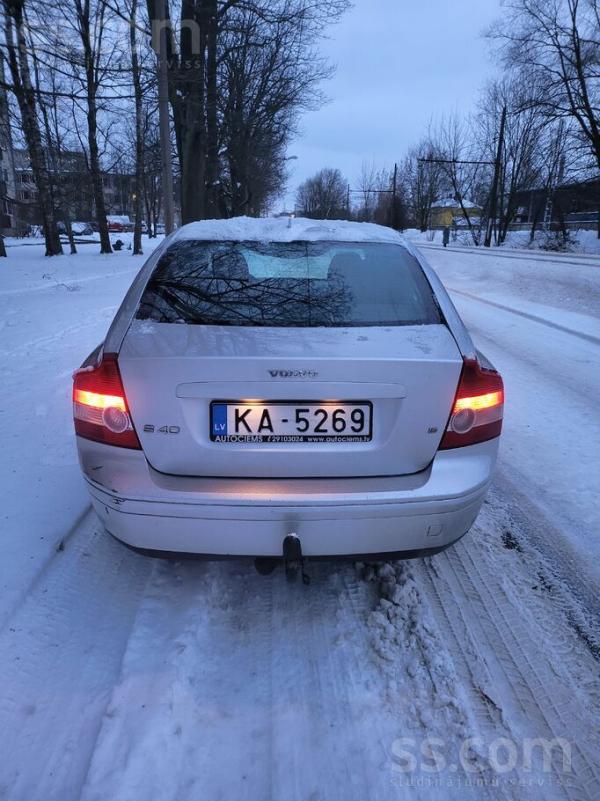 Volvo S40 2004 in Riga, with an engine capacity of 1.80 L and mileage of 329 thousand km for 1300 €, photo 4 on AUTOMOTO.COM.LV