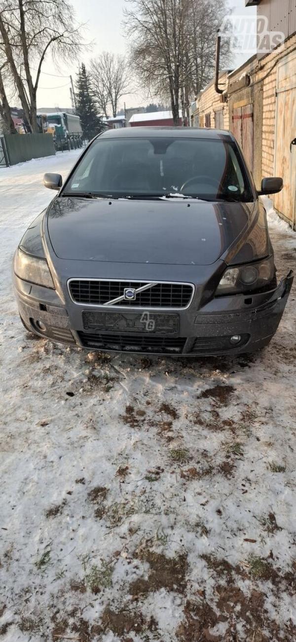 Volvo S40 2004 Raseiniai, ar dzinēja tilpumu 2.00 L un nobraukumu 323 tūkst. km par 400 €, foto 1 vietnē AUTOMOTO.COM.LV