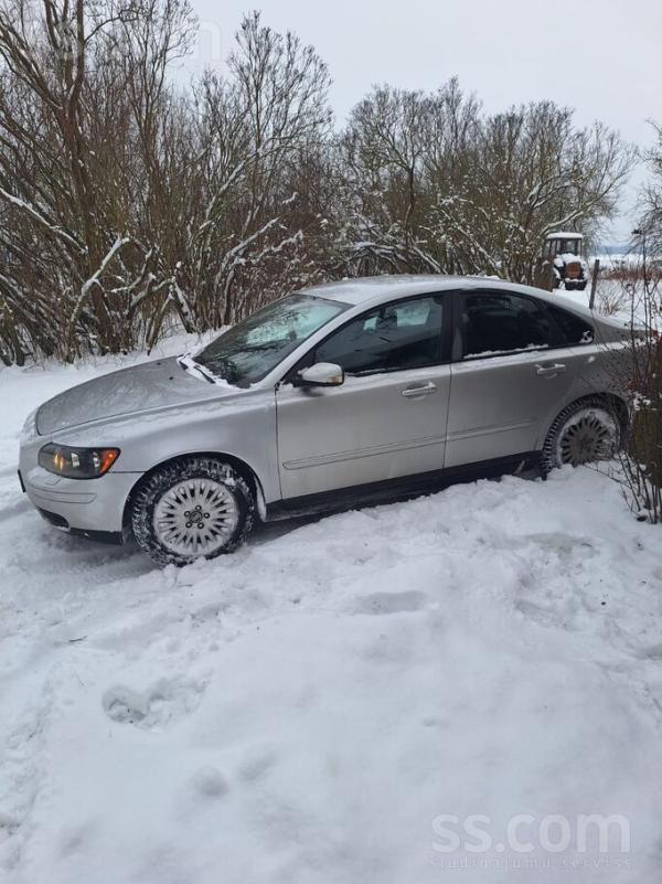 Volvo S40 2004 Dobele, ar dzinēja tilpumu 2.40 L un nobraukumu 220 tūkst. km par 1350 €, foto 2 vietnē AUTOMOTO.COM.LV