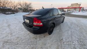 Volvo S40 2004 Rakvere, ar dzinēja tilpumu 2.00 L un nobraukumu 0 tūkst. km par 1599 €, foto 4 vietnē AUTOMOTO.COM.LV