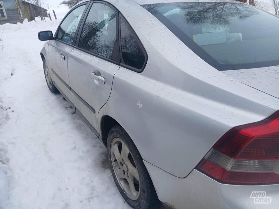 Volvo S40 2004 Viļņa, ar dzinēja tilpumu 2.00 L un nobraukumu 336 tūkst. km par 1800 €, foto 5 vietnē AUTOMOTO.COM.LV