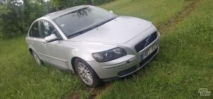 Volvo S40 2004 Klaipėda, ar dzinēja tilpumu 2.00 L un nobraukumu 300 tūkst. km par 750 €, foto  vietnē AUTOMOTO.COM.LV