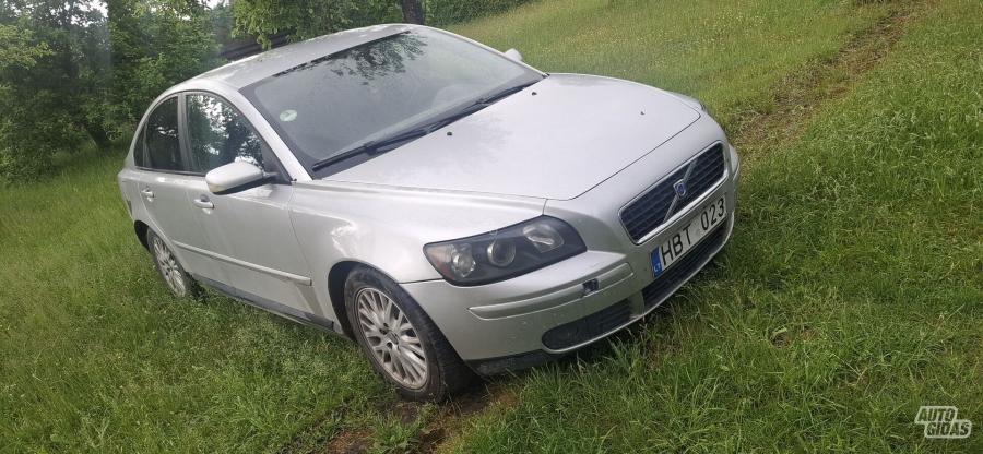 Volvo S40 2004 Klaipėda, ar dzinēja tilpumu 2.00 L un nobraukumu 300 tūkst. km par 750 €, foto 1 vietnē AUTOMOTO.COM.LV