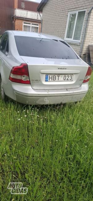 Volvo S40 2004 Klaipėda, ar dzinēja tilpumu 2.00 L un nobraukumu 300 tūkst. km par 750 €, foto 3 vietnē AUTOMOTO.COM.LV