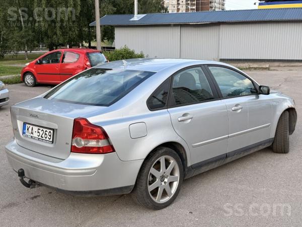 Volvo S40 2004 Rīga, ar dzinēja tilpumu 1.80 L un nobraukumu 331 tūkst. km par 1200 €, foto 3 vietnē AUTOMOTO.COM.LV
