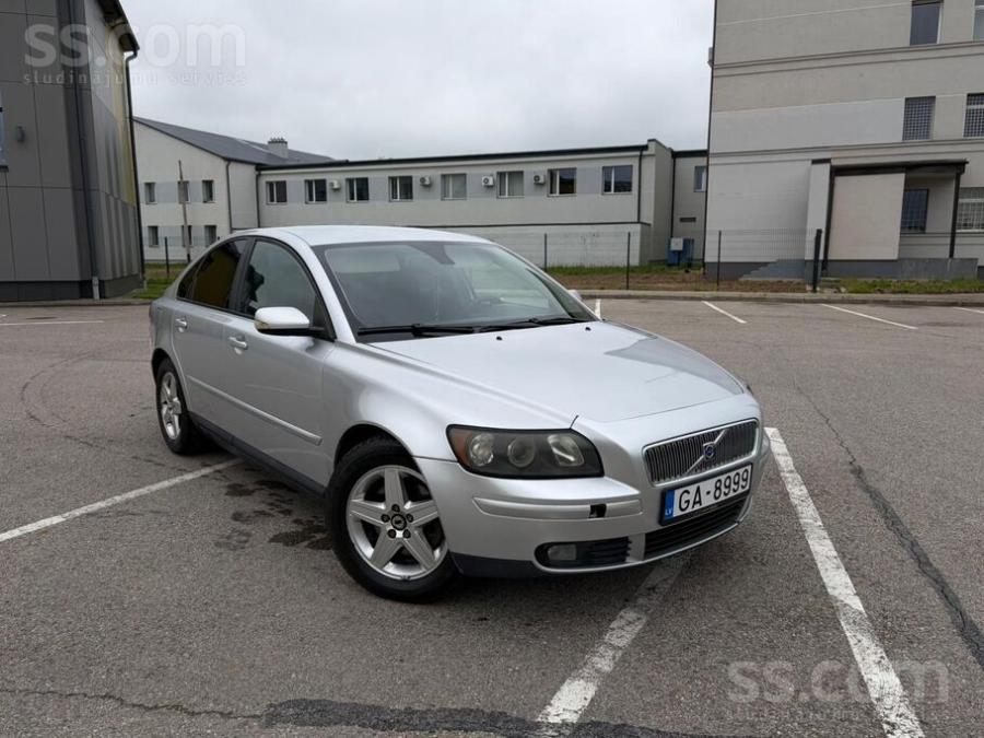 Volvo S40 2004 Rīga, ar dzinēja tilpumu 2.00 L un nobraukumu 343 tūkst. km par 1050 €, foto 1 vietnē AUTOMOTO.COM.LV
