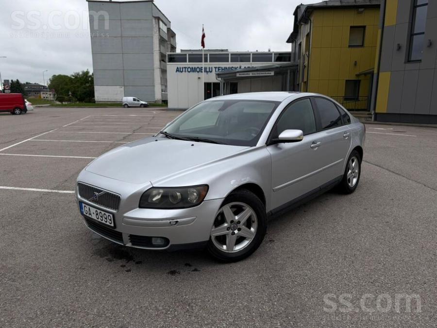 Volvo S40 2004 Rīga, ar dzinēja tilpumu 2.00 L un nobraukumu 343 tūkst. km par 1050 €, foto 3 vietnē AUTOMOTO.COM.LV