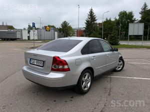 Volvo S40 2004 Rīga, ar dzinēja tilpumu 2.00 L un nobraukumu 343 tūkst. km par 1050 €, foto 4 vietnē AUTOMOTO.COM.LV