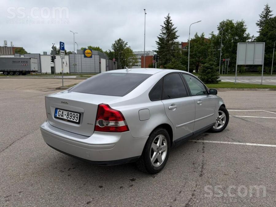 Volvo S40 2004 Rīga, ar dzinēja tilpumu 2.00 L un nobraukumu 343 tūkst. km par 1050 €, foto 4 vietnē AUTOMOTO.COM.LV