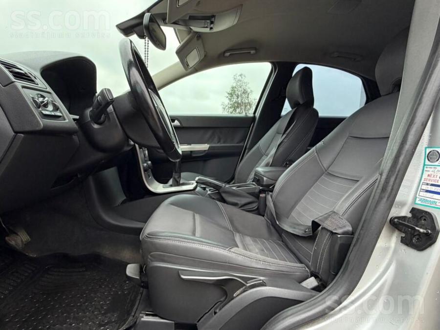 Volvo S40 2004 Rīga, ar dzinēja tilpumu 2.00 L un nobraukumu 343 tūkst. km par 1050 €, foto 8 vietnē AUTOMOTO.COM.LV