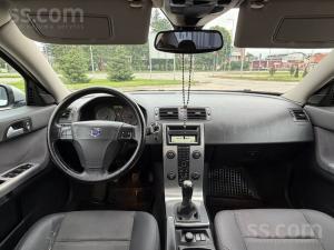 Volvo S40 2004 Rīga, ar dzinēja tilpumu 2.00 L un nobraukumu 343 tūkst. km par 1050 €, foto 10 vietnē AUTOMOTO.COM.LV