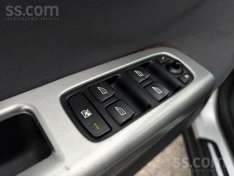 Volvo S40 2004 Rīga, ar dzinēja tilpumu 2.00 L un nobraukumu 343 tūkst. km par 1050 €, foto 12 vietnē AUTOMOTO.COM.LV