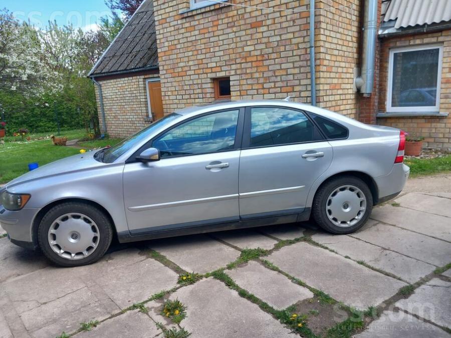 Volvo S40 2004 in Kuldiga, with an engine capacity of 2.40 L and mileage of 310 thousand km for 1995 €, photo 1 on AUTOMOTO.COM.LV