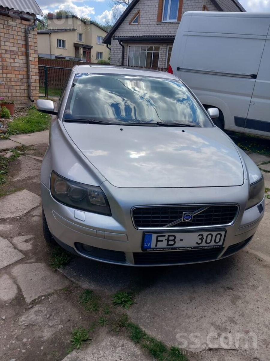 Volvo S40 2004 in Kuldiga, with an engine capacity of 2.40 L and mileage of 310 thousand km for 1995 €, photo 3 on AUTOMOTO.COM.LV