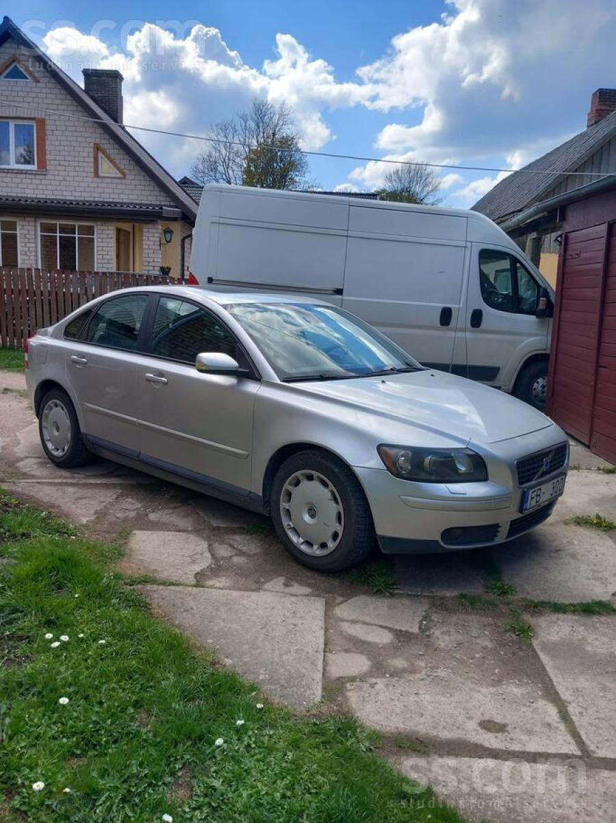 Volvo S40 2004 in Kuldiga, with an engine capacity of 2.40 L and mileage of 310 thousand km for 1995 €, photo 4 on AUTOMOTO.COM.LV