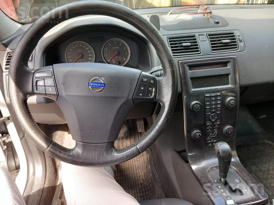 Volvo S40 2004 in Kuldiga, with an engine capacity of 2.40 L and mileage of 310 thousand km for 1995 €, photo 10 on AUTOMOTO.COM.LV
