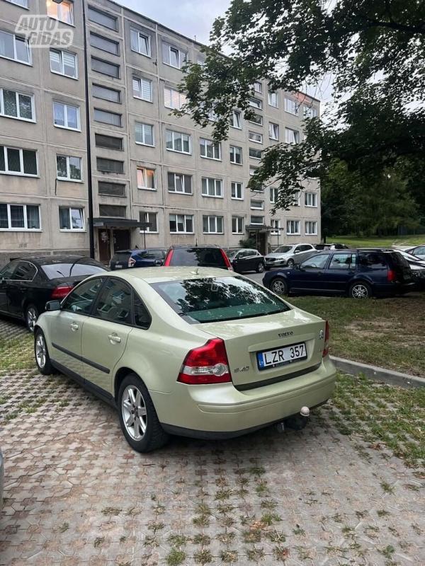 Volvo S40 2004 Viļņa, ar dzinēja tilpumu 2.40 L un nobraukumu 320 tūkst. km par 700 €, foto 1 vietnē AUTOMOTO.COM.LV
