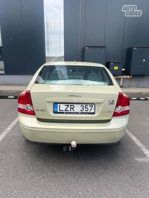 Volvo S40 2004 in Vilnius, with an engine capacity of 2.40 L and mileage of 275 thousand km for 700 €, photo 6 on AUTOMOTO.COM.LV