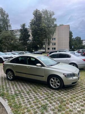 Volvo S40 2004 in Vilnius, with an engine capacity of 2.40 L and mileage of 275 thousand km for 700 €, photo 8 on AUTOMOTO.COM.LV