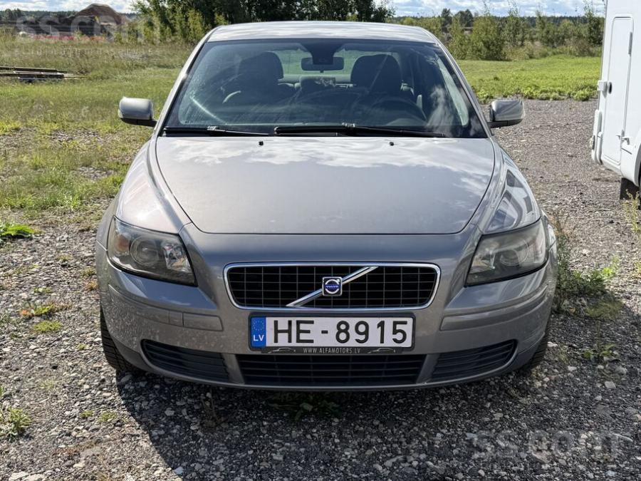 Volvo S40 2004 in Riga, with an engine capacity of 2.40 L and mileage of 309 thousand km for 590 €, photo 3 on AUTOMOTO.COM.LV