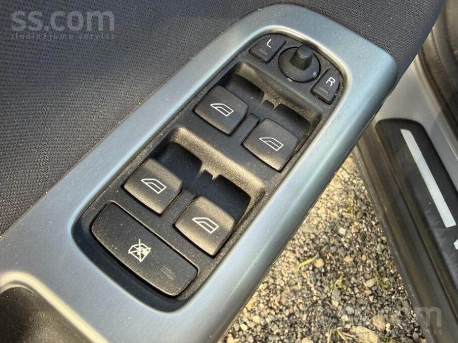 Volvo S40 2004 in Riga, with an engine capacity of 2.40 L and mileage of 309 thousand km for 590 €, photo 7 on AUTOMOTO.COM.LV