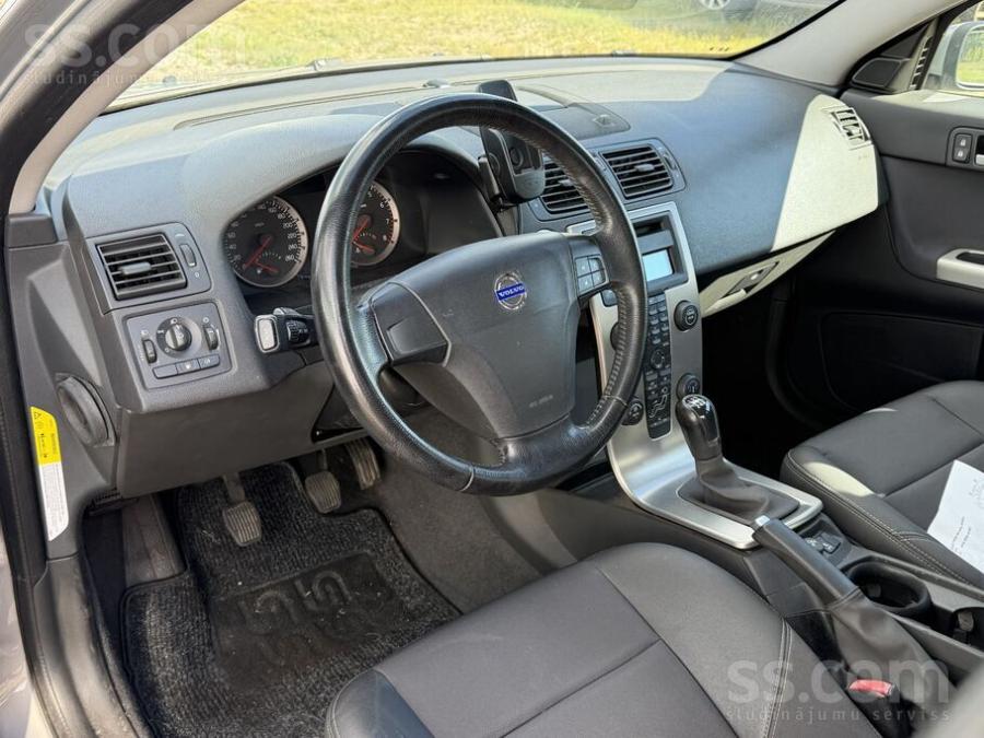 Volvo S40 2004 in Riga, with an engine capacity of 2.40 L and mileage of 309 thousand km for 590 €, photo 8 on AUTOMOTO.COM.LV