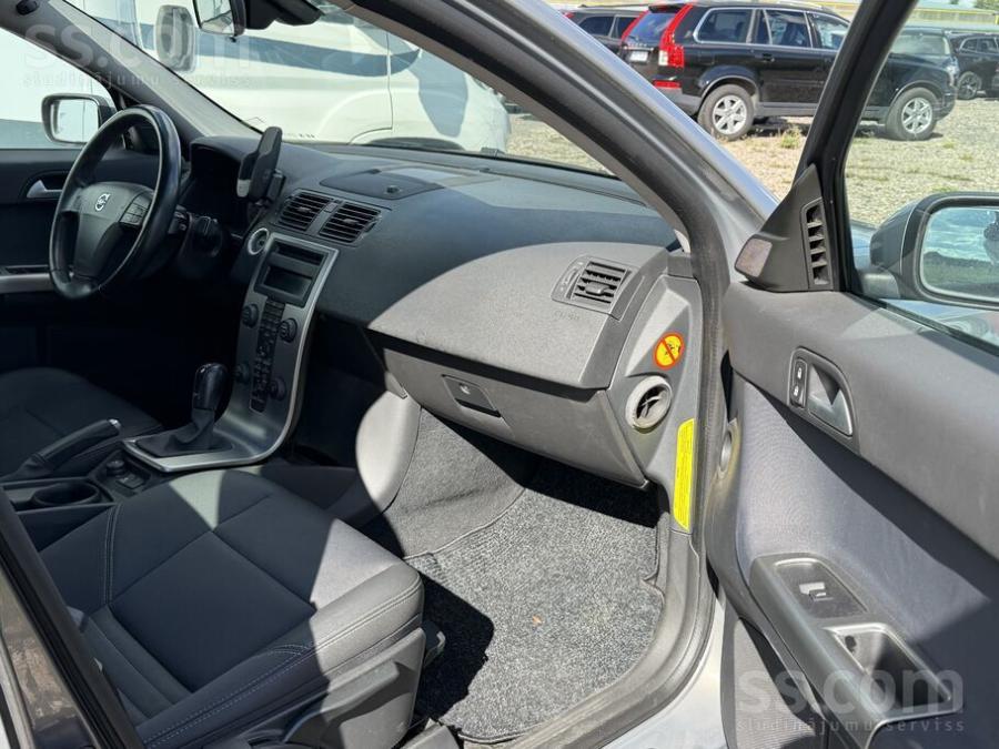 Volvo S40 2004 in Riga, with an engine capacity of 2.40 L and mileage of 309 thousand km for 590 €, photo 10 on AUTOMOTO.COM.LV