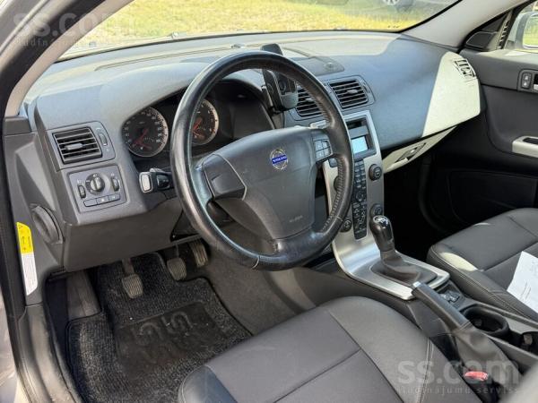 Volvo S40 2004 Rīga vietnē Volvo S40 2004 Rīga, ar dzinēja tilpumu 2.40 L un nobraukumu 309 tūkst. km par 590 €, foto 8 vietnē AUTOMOTO.COM.LV