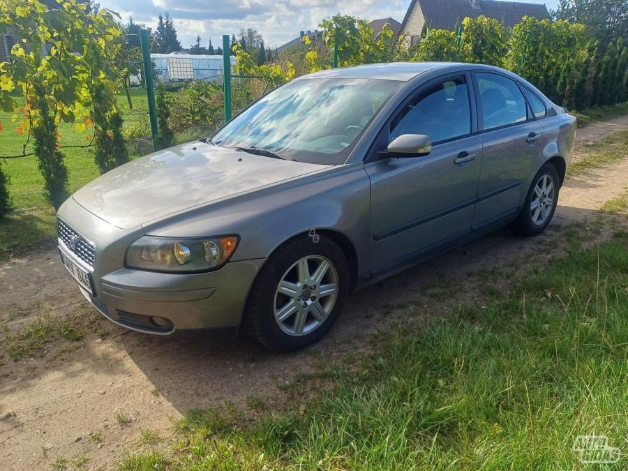 Volvo S40 2004 Viļņa, ar dzinēja tilpumu 2.00 L un nobraukumu 364 tūkst. km par 1400 €, foto 1 vietnē AUTOMOTO.COM.LV