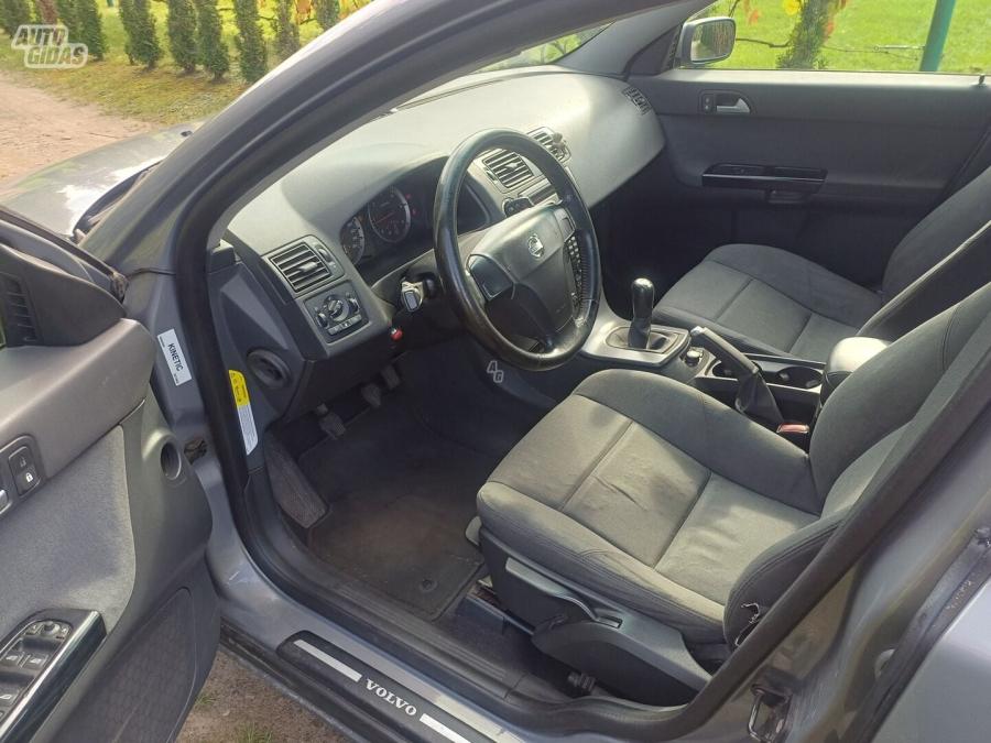 Volvo S40 2004 Viļņa, ar dzinēja tilpumu 2.00 L un nobraukumu 364 tūkst. km par 1400 €, foto 10 vietnē AUTOMOTO.COM.LV