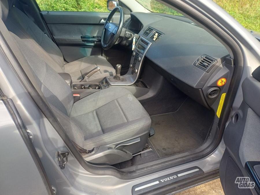 Volvo S40 2004 Viļņa, ar dzinēja tilpumu 2.00 L un nobraukumu 364 tūkst. km par 1400 €, foto 12 vietnē AUTOMOTO.COM.LV