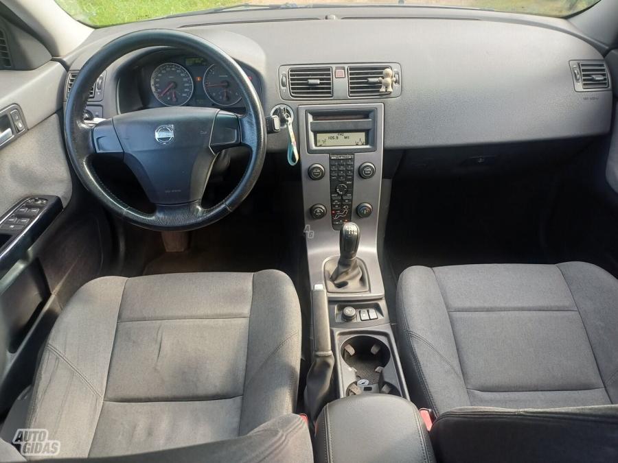 Volvo S40 2004 Viļņa, ar dzinēja tilpumu 2.00 L un nobraukumu 364 tūkst. km par 1400 €, foto 14 vietnē AUTOMOTO.COM.LV