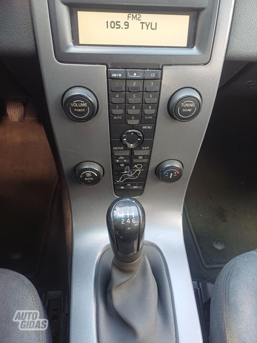 Volvo S40 2004 Viļņa, ar dzinēja tilpumu 2.00 L un nobraukumu 364 tūkst. km par 1400 €, foto 18 vietnē AUTOMOTO.COM.LV