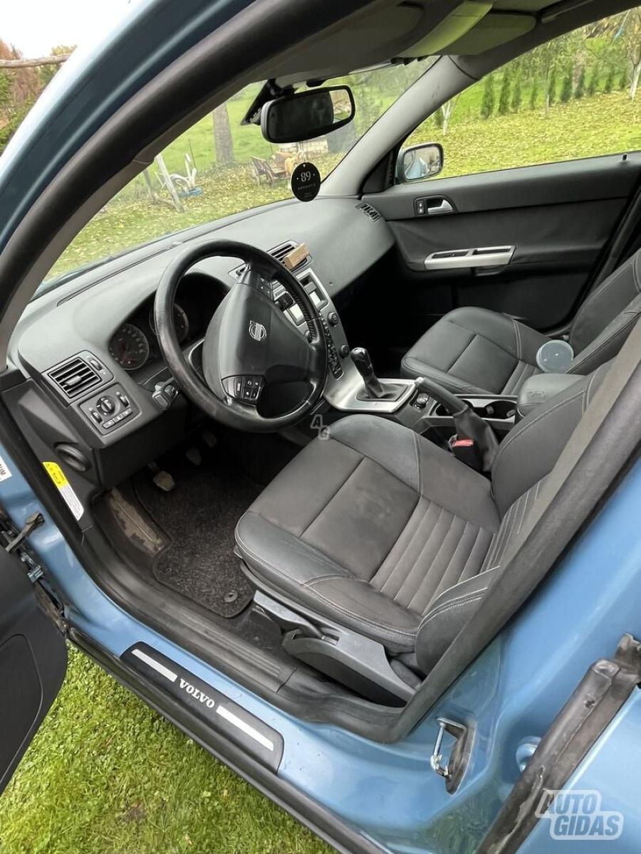 Volvo S40 2004 in Kelme, with an engine capacity of 2.00 L and mileage of 375 thousand km for 1100 €, photo 6 on AUTOMOTO.COM.LV