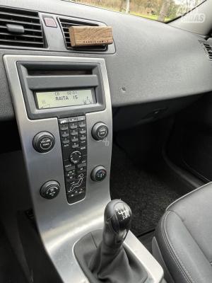 Volvo S40 2004 in Kelme, with an engine capacity of 2.00 L and mileage of 375 thousand km for 1100 €, photo 8 on AUTOMOTO.COM.LV