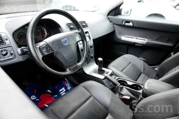 Volvo S40 2005 in Riga, with an engine capacity of 2.00 L and mileage of 0 thousand km for 2300 €, photo 6 on AUTOMOTO.COM.LV