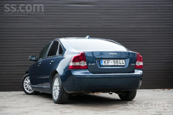 Volvo S40 2005 in Riga, with an engine capacity of 2.00 L and mileage of 303 thousand km for 2890 €, photo 4 on AUTOMOTO.COM.LV