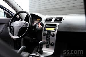Volvo S40 2005 in Riga, with an engine capacity of 2.00 L and mileage of 303 thousand km for 2890 €, photo 5 on AUTOMOTO.COM.LV