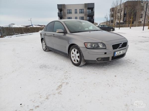 Volvo S40 2005 in Siauliai, with an engine capacity of 2.00 L and mileage of 1 thousand km for 850 €, photo 1 on AUTOMOTO.COM.LV