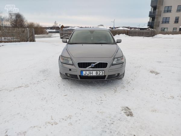 Volvo S40 2005 in Siauliai, with an engine capacity of 2.00 L and mileage of 1 thousand km for 850 €, photo 2 on AUTOMOTO.COM.LV