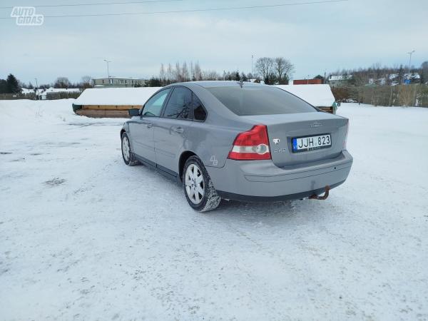 Volvo S40 2005 in Siauliai, with an engine capacity of 2.00 L and mileage of 1 thousand km for 850 €, photo 4 on AUTOMOTO.COM.LV