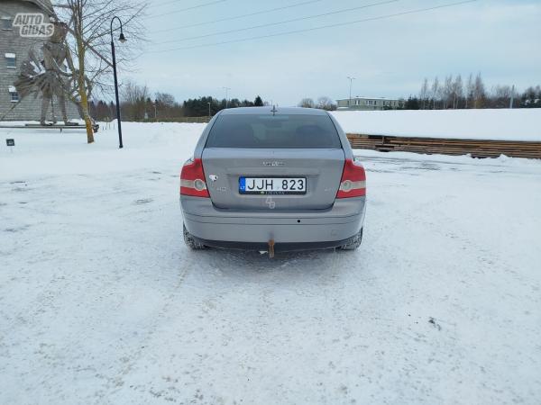 Volvo S40 2005 in Siauliai, with an engine capacity of 2.00 L and mileage of 1 thousand km for 850 €, photo 5 on AUTOMOTO.COM.LV
