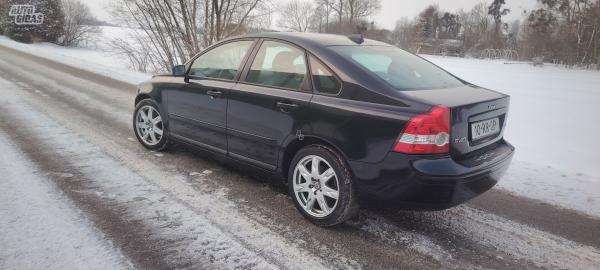 Volvo S40 2005 in Kaunas, with an engine capacity of 2.40 L and mileage of 298 thousand km for 2000 €, photo 4 on AUTOMOTO.COM.LV
