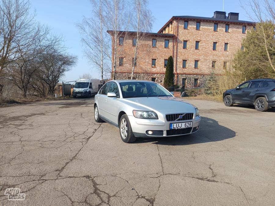 Volvo S40 2005 in Vilnius, with an engine capacity of 2.40 L and mileage of 280 thousand km for 1499 €, photo 1 on AUTOMOTO.COM.LV