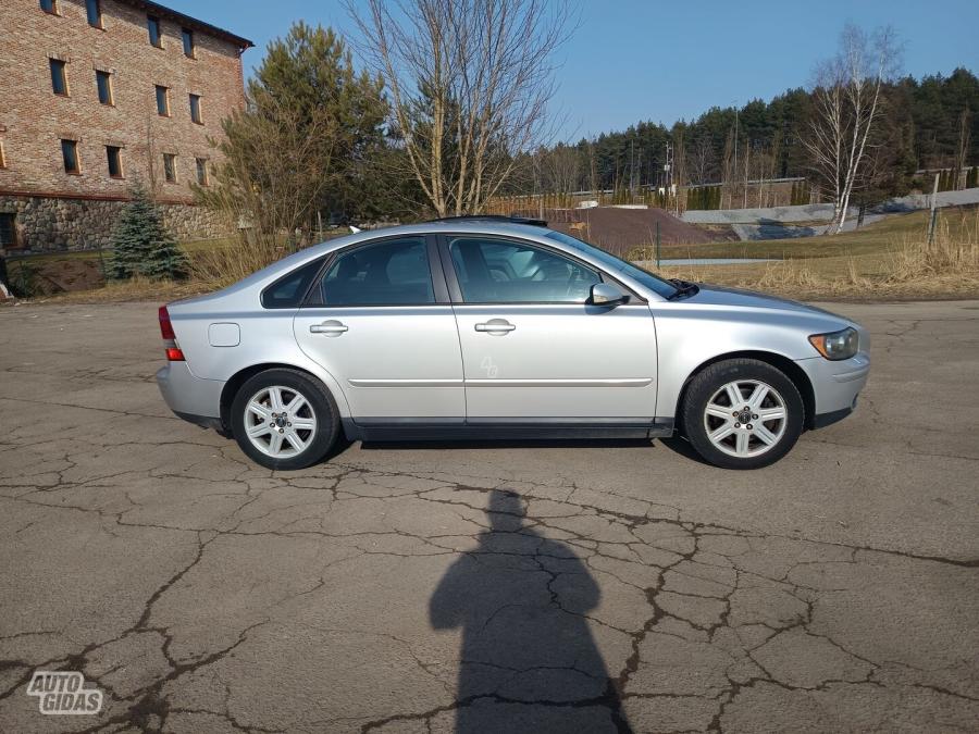 Volvo S40 2005 in Vilnius, with an engine capacity of 2.40 L and mileage of 280 thousand km for 1499 €, photo 2 on AUTOMOTO.COM.LV