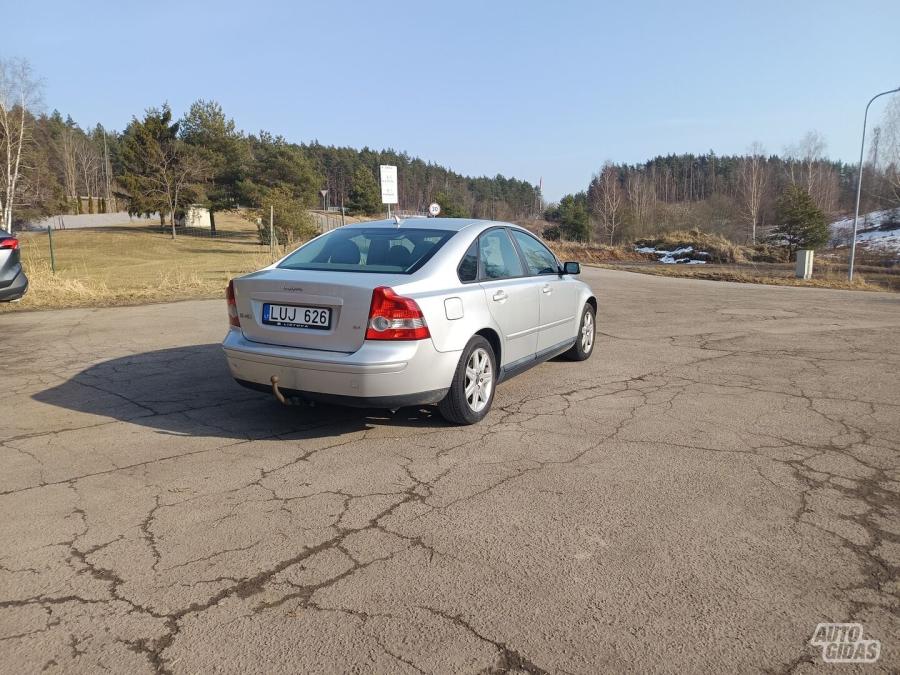 Volvo S40 2005 in Vilnius, with an engine capacity of 2.40 L and mileage of 280 thousand km for 1499 €, photo 3 on AUTOMOTO.COM.LV