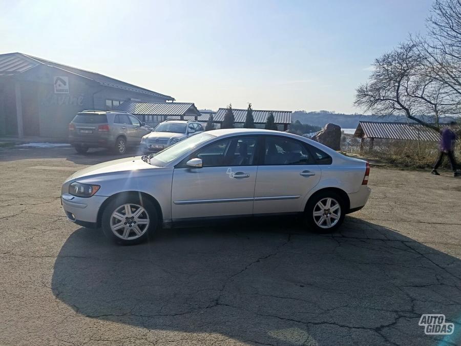 Volvo S40 2005 in Vilnius, with an engine capacity of 2.40 L and mileage of 280 thousand km for 1499 €, photo 5 on AUTOMOTO.COM.LV