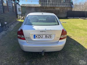 Volvo S40 2005 in Plunge, with an engine capacity of 2.00 L and mileage of 313 thousand km for 950 €, photo 4 on AUTOMOTO.COM.LV