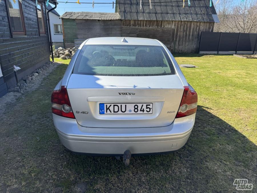 Volvo S40 2005 in Plunge, with an engine capacity of 2.00 L and mileage of 313 thousand km for 950 €, photo 4 on AUTOMOTO.COM.LV